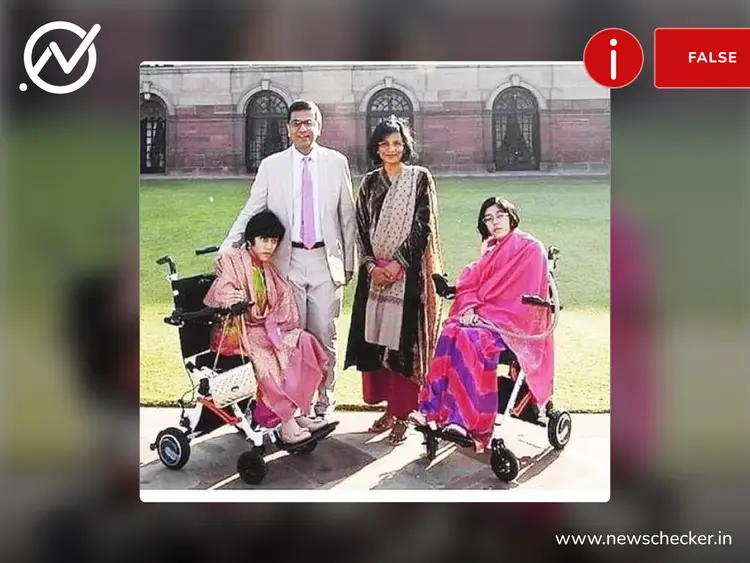 This Image Of CJI DY Chandrachud & His Family Is Going Viral With Many ...
